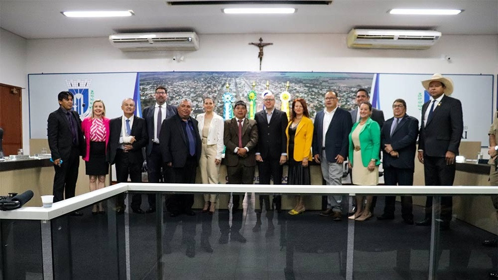 Prefeito de Amambai prestigia posse de nova mesa diretora da Câmara ...